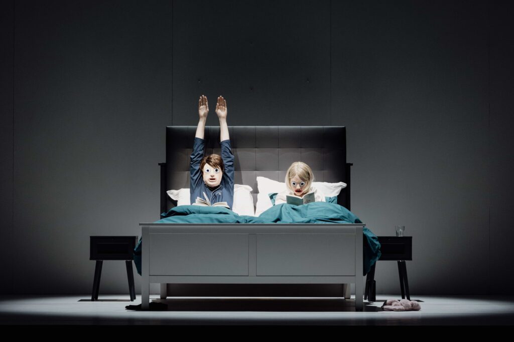 "Scenes from a marriage" de Markus Öhrn à l'Odéon - scènes de violences ...